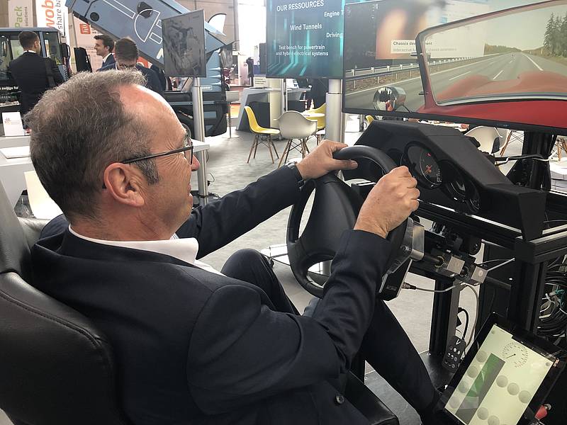 FKFS: Research in Motion: FKFS präsentiert Fahrsimulator auf der HMI Energy