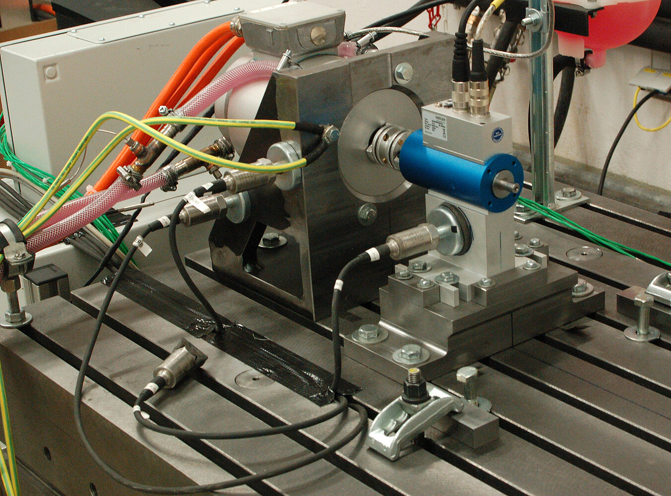 FKFS: Research in Motion: Development Test Bench for High-Speed Drives